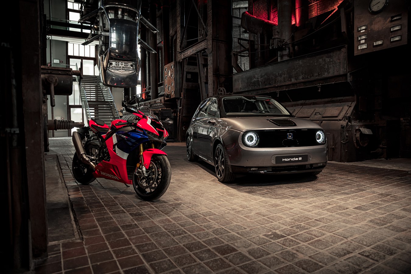 Honda e e Fireblade protagoniste del prestigioso Red Dot Design Museum ...